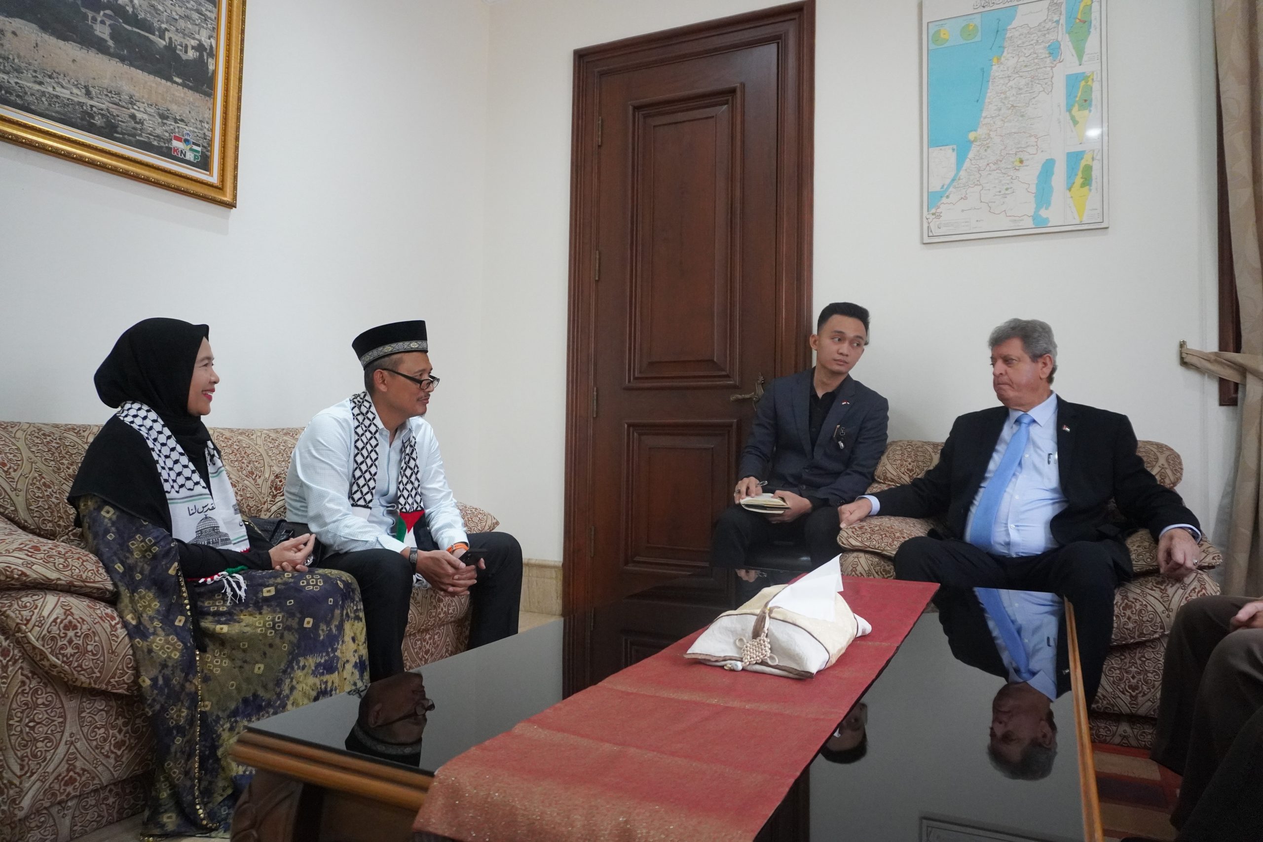 Audiensi Pengurus Masjid Darussalam ke Dubes Palestina